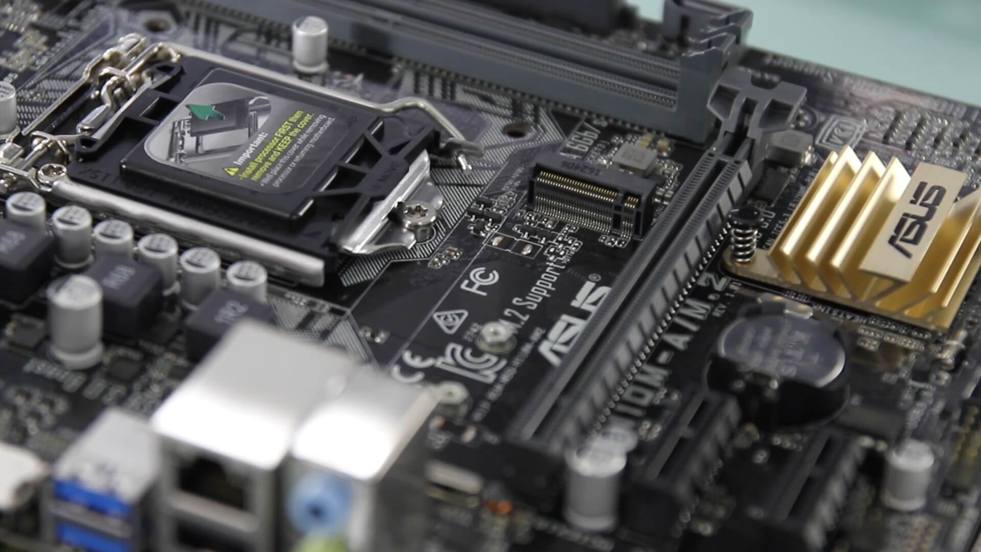 とりとうさぎと | GGPC-M2-slot-on-an-H110-motherboard